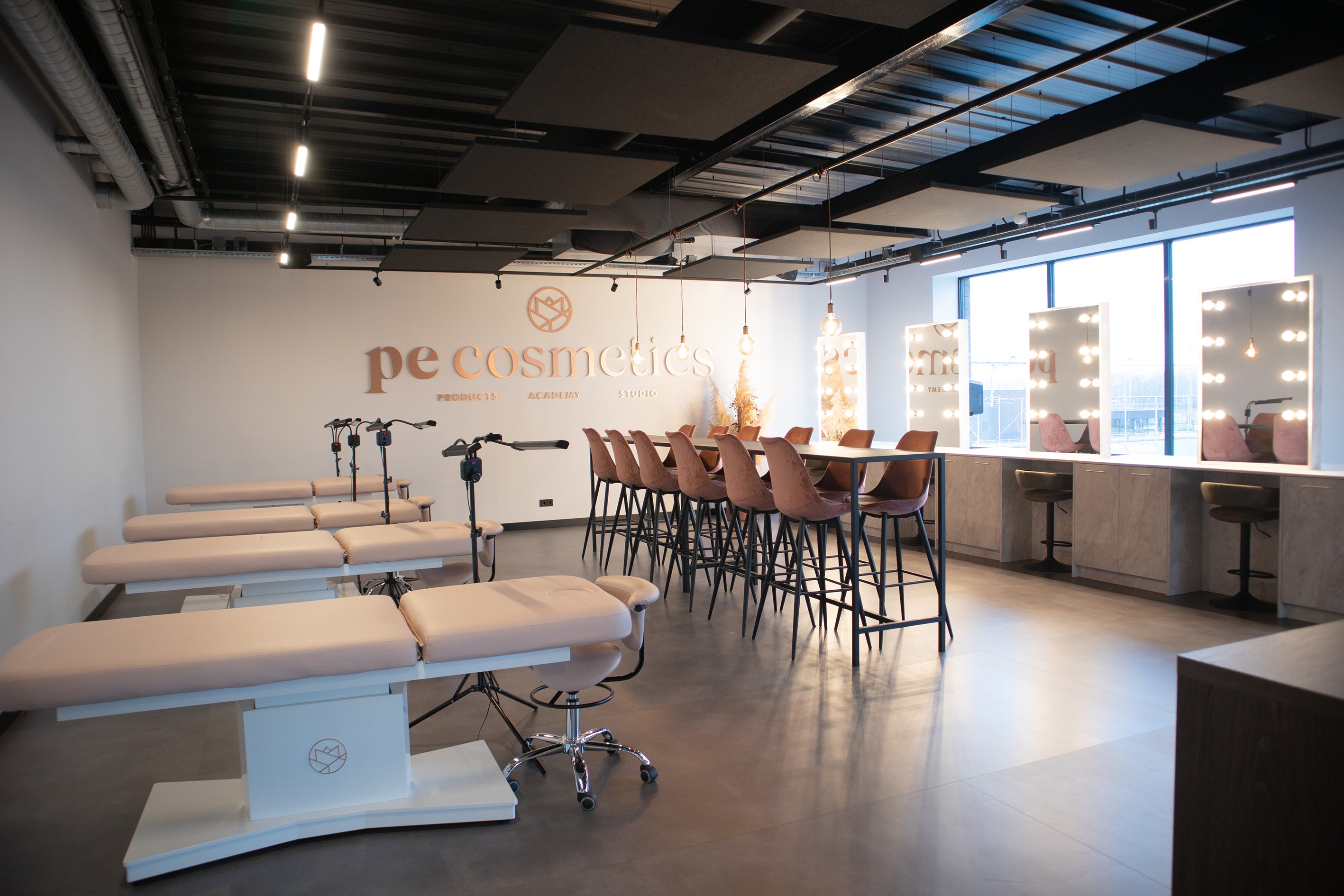 PE Cosmetics | Eyelash Extensions, Lash Lift, Brow Lamination & PMU